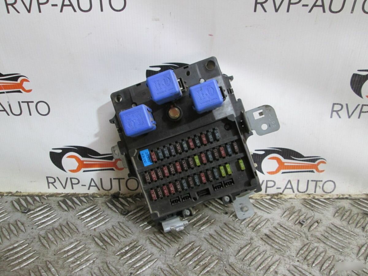 Блок предохранителей салона Nissan Maxima A32 123123