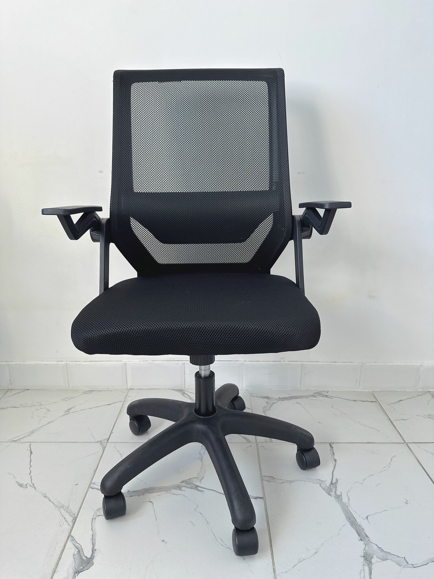 Кресло офисное "SP166-B02", черное, с подлокотниками, пластик