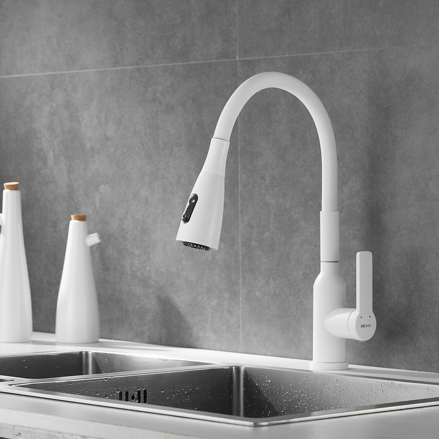 Смеситель для кухни Shevanik с гибким изливом, с выдвижным 2-х режимным аэратором, белый