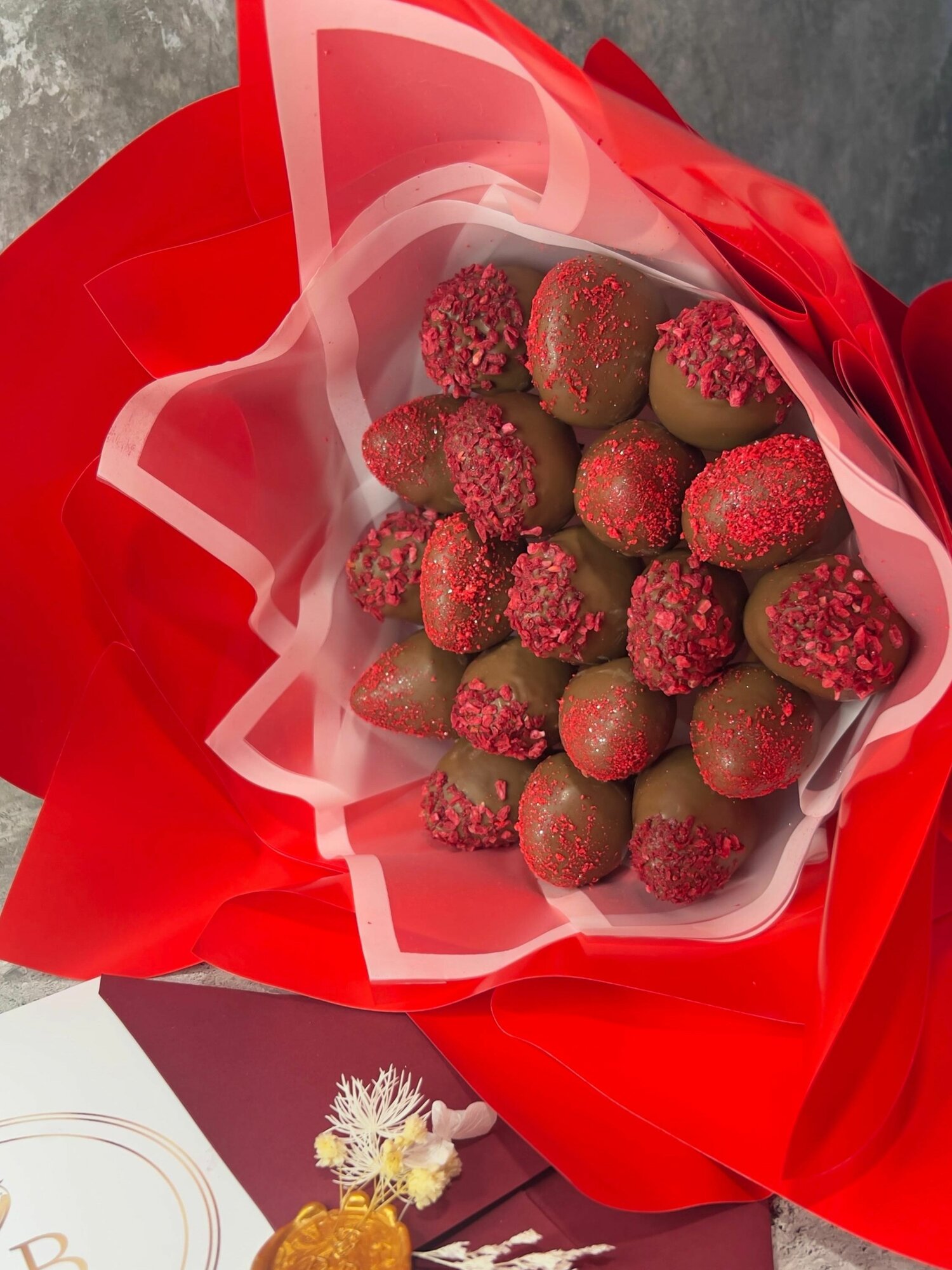 Букет из клубники в шоколаде. Клубника в шоколаде. Сладкий подарок" Красный Бархат "