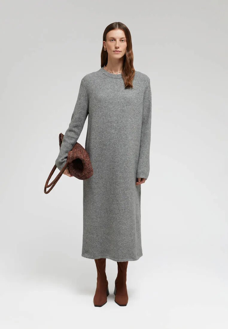 Платье вязаное