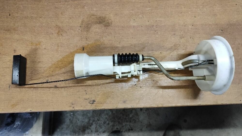 Датчик уровня топлива на Volkswagen Transporter T4 701919051J