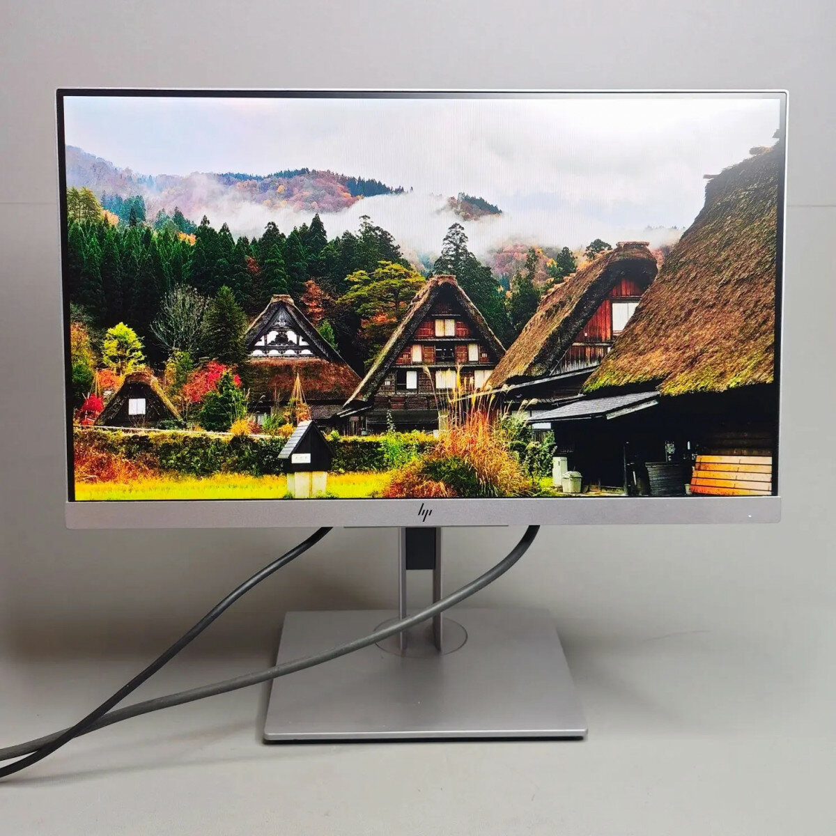 22" Монитор HP EliteDisplay E223 FullHD IPS серебристый