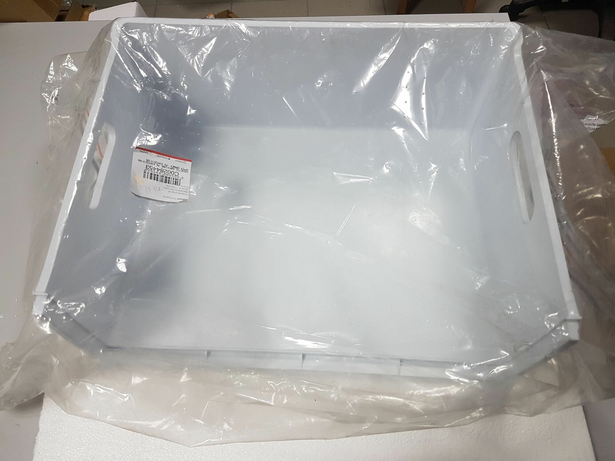 Корпус ящика для холодильника Indesit, Hotpoint-Ariston C00284453