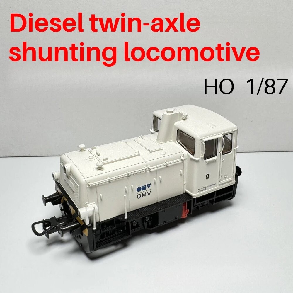 Модель поезда HO 1/87 дизель-локомотив L132489 белый с подсветкой MODEL RTR