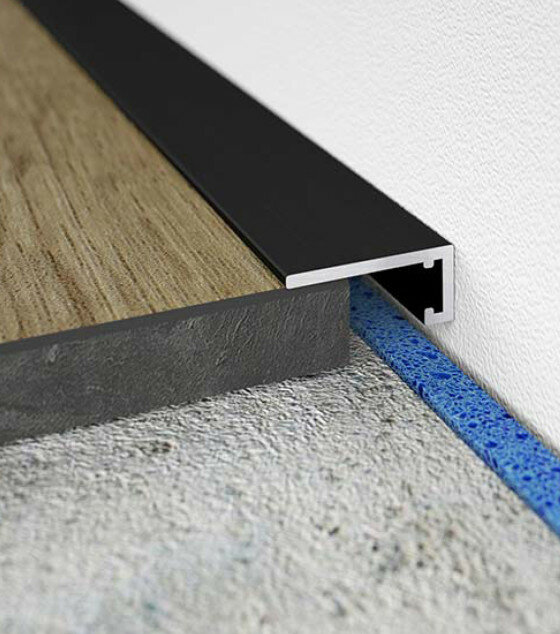 Микроплинтус Evrowood DA03 Черный Д2000хШ20хВ6 мм / Евровуд.