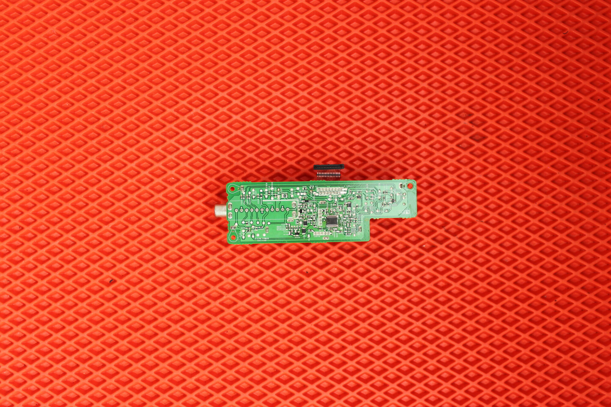 Основная плата (MAIN) QPWBFD608WJN3 для телевизора SHARP LC-37SA1RU в надёжной упаковке