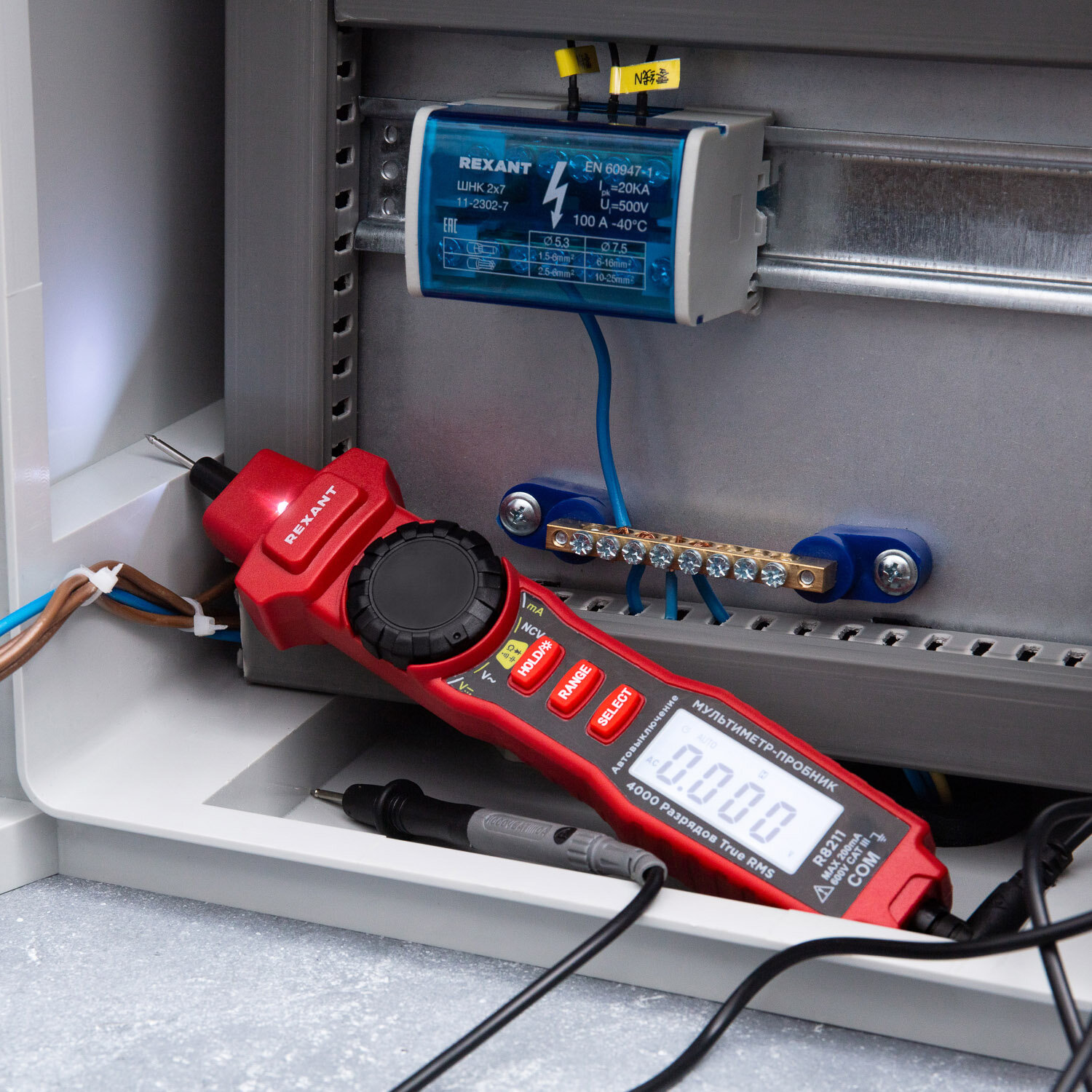 Мультиметр-пробник REXANT R8211, автоматическое измерение, CAT III, 2 батарейки AAA