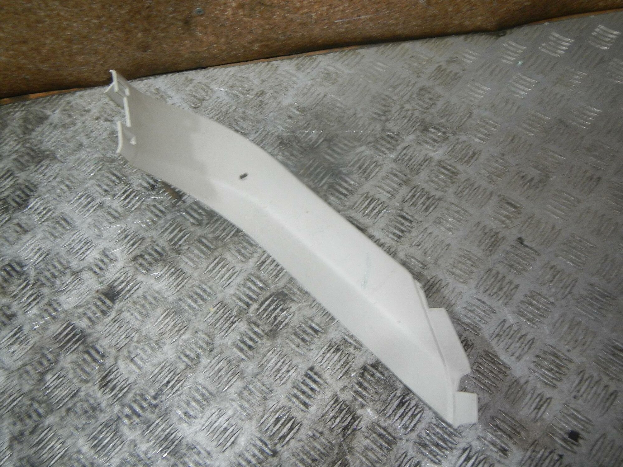 Б/У Обшивка двери багажника, Ford (Форд)-FOCUS 3 (11-) FORD FOCUS 3 (11-19) Левая Царапины 360596 FORD арт. BM51A42907AE