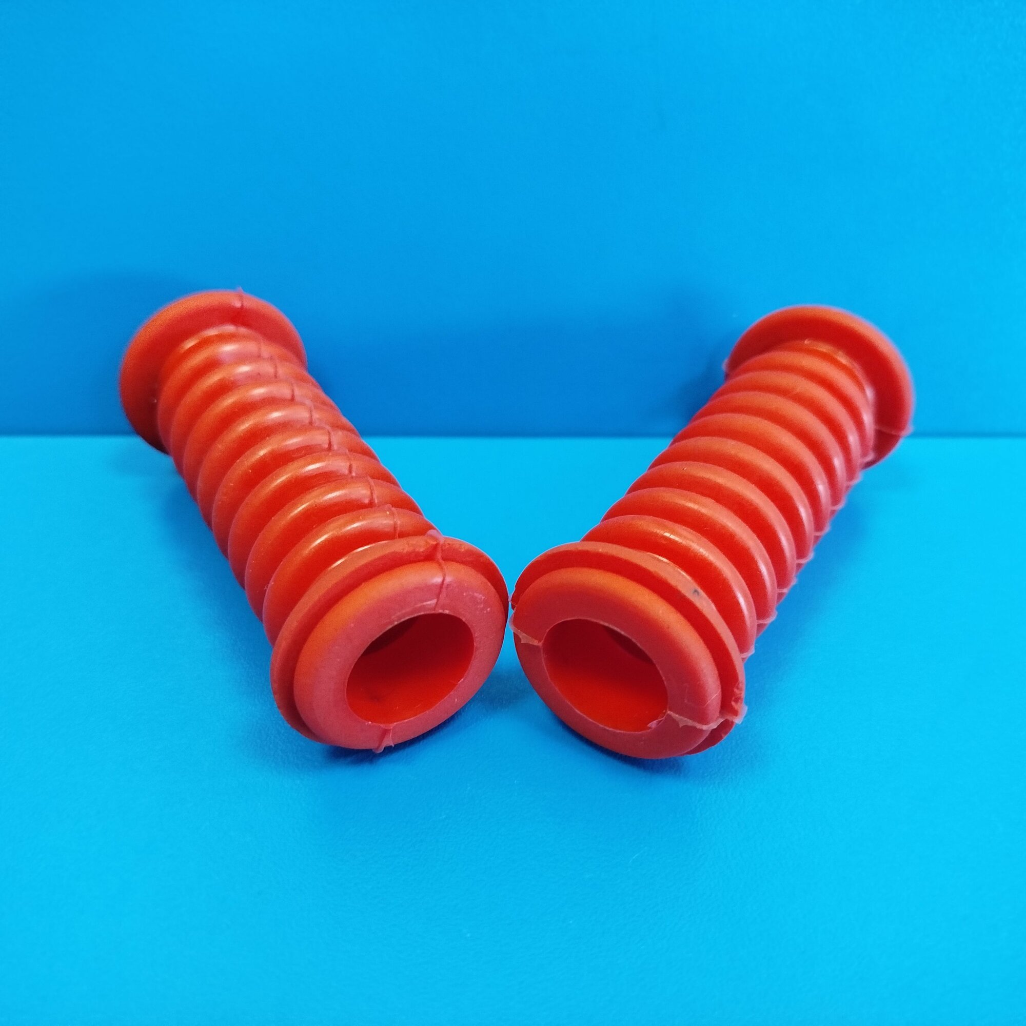 Гофра на сигнализацию "CS20" для а/м ВАЗ 21103 силикон красный (2шт) (21103-3724196)