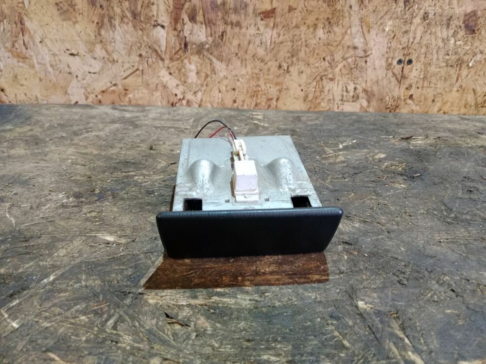 Пепельница передняя Nissan Almera N15 (1995 2000) Б/У с пробегом