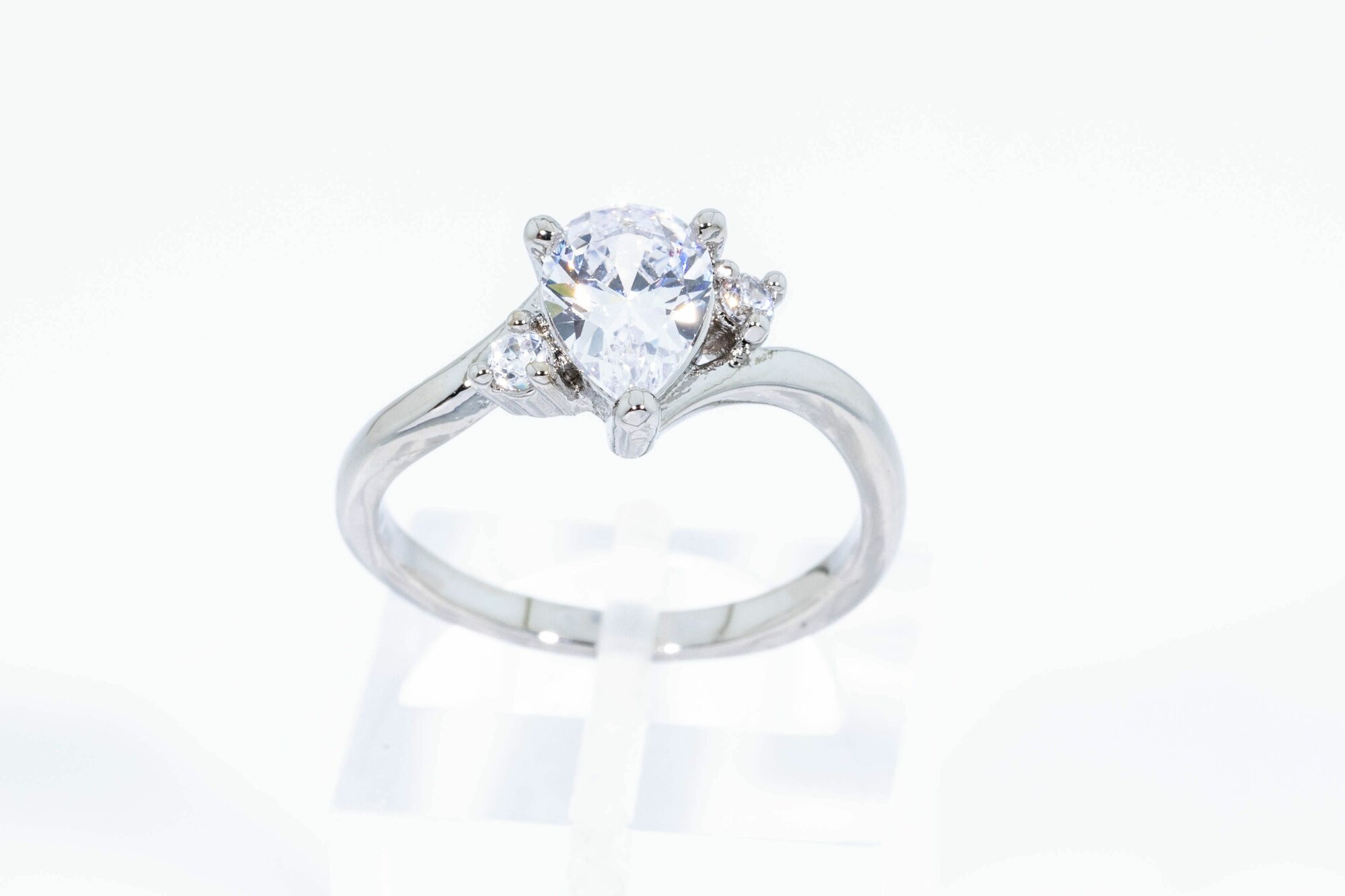 Кольцо, фианит, искусственный камень