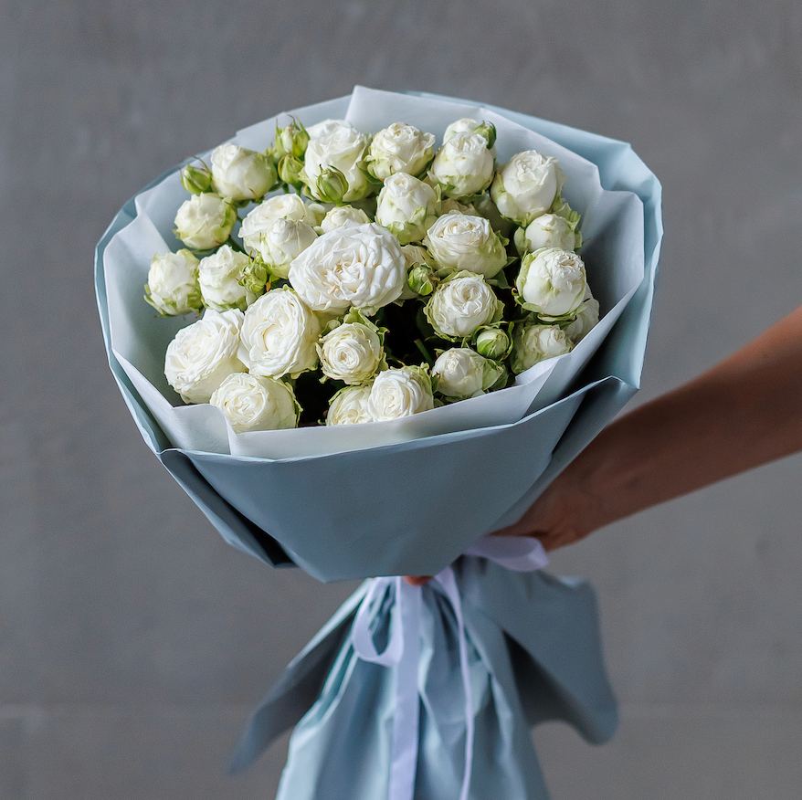 Букет из 11 белых кустовых роз "Ожерелье" элегантный букет красивый