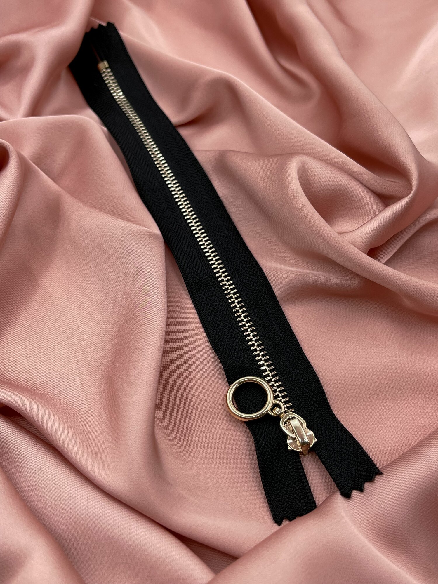 Молния черная с кольцом неразъемная 20 см