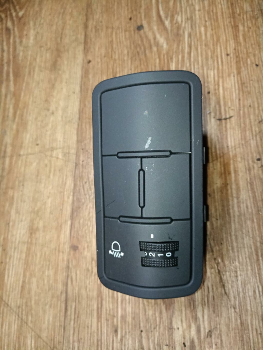 Кнопка корректора фар Hyundai Solaris 2010-2016 933701r000ry