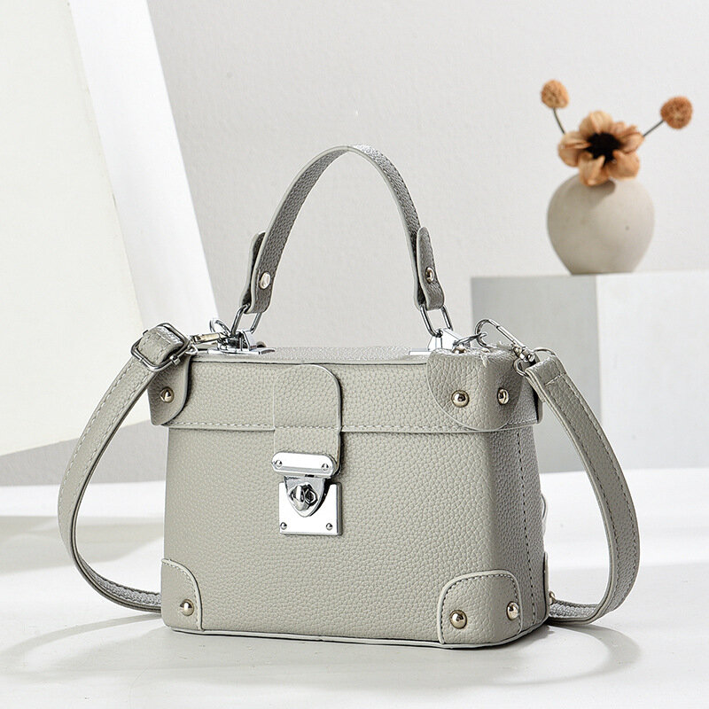 BT-0880 — Женская сумка-почтальонка с элементами ретро (кроссбоди + клатч)