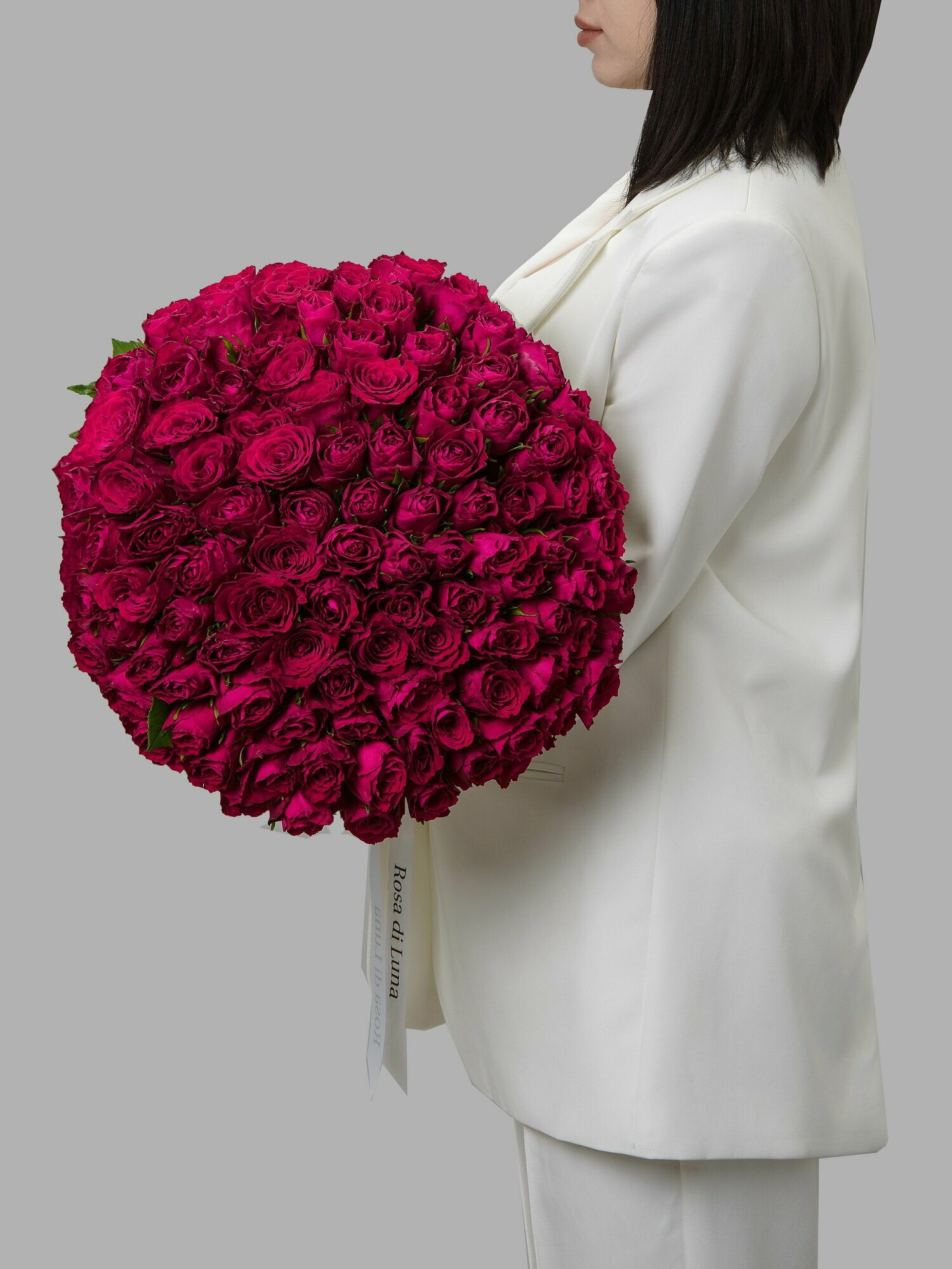 Букет из 85 Роз Кения Малиновые без упаковки, под ленту, высота 40 см