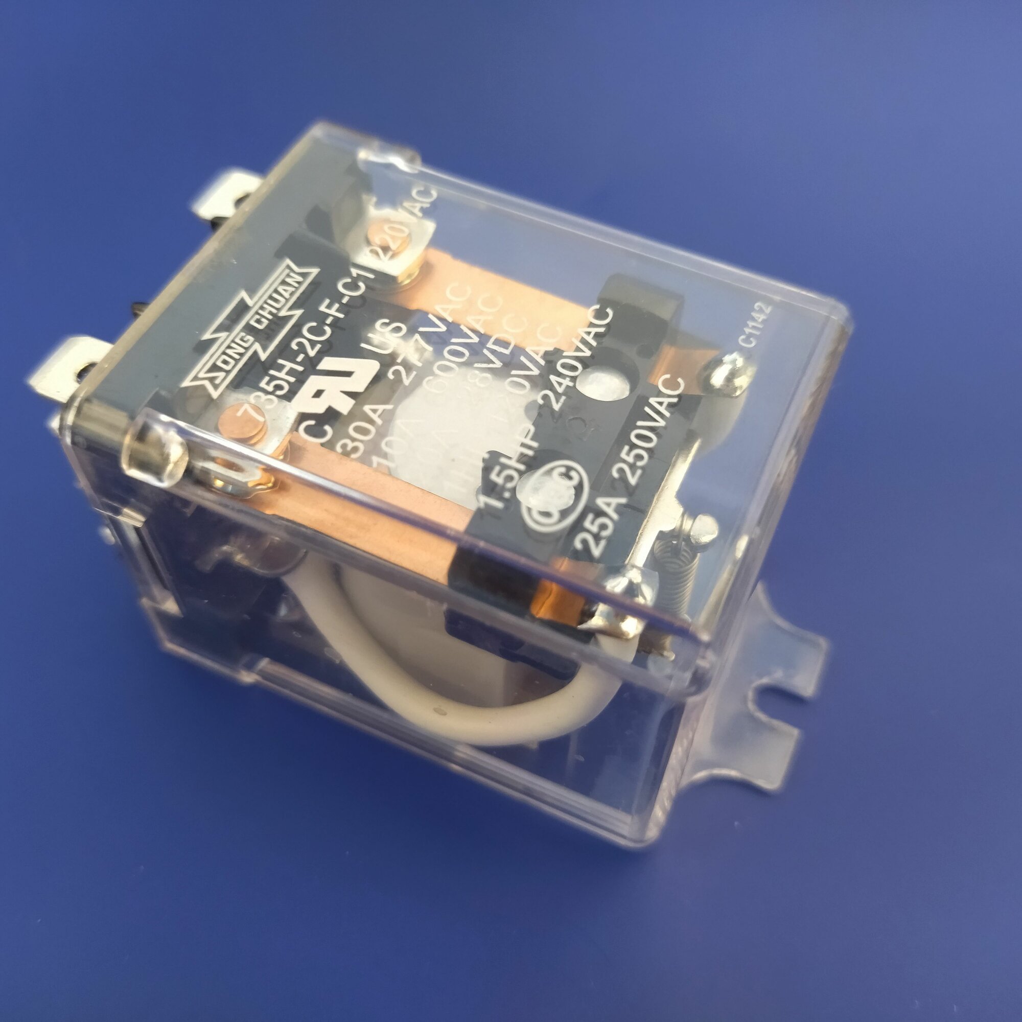 Электромагнитное промежуточное реле в колодку 735H-2C-F-C1 220VAC, DPDT, 30А 240VAC, 15A 28VDC, 3.4W