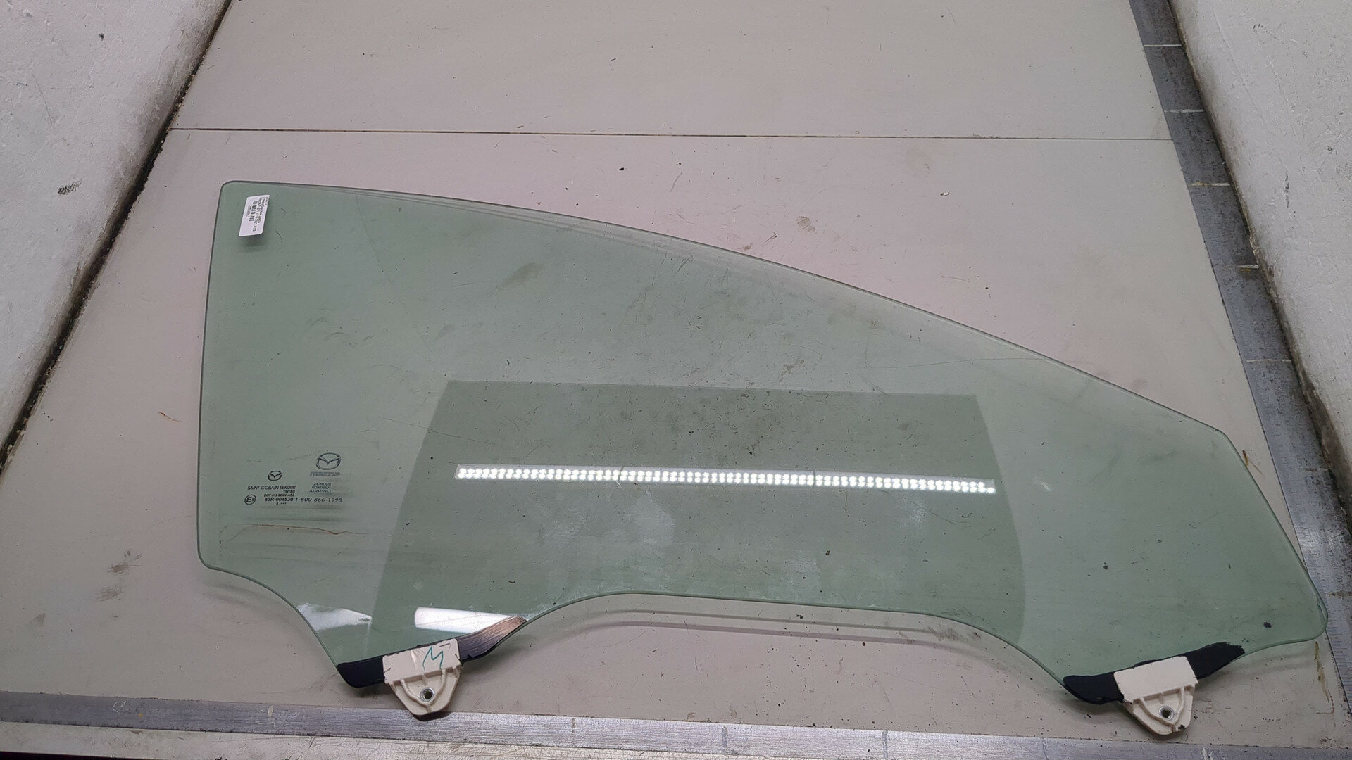 Стекло боковой двери правое переднее Mazda 3 (BP) Б/У