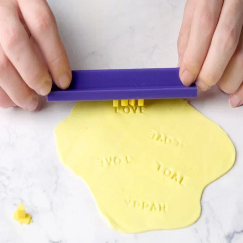 Буквенно-цифровой штамп для тиснения из пластика