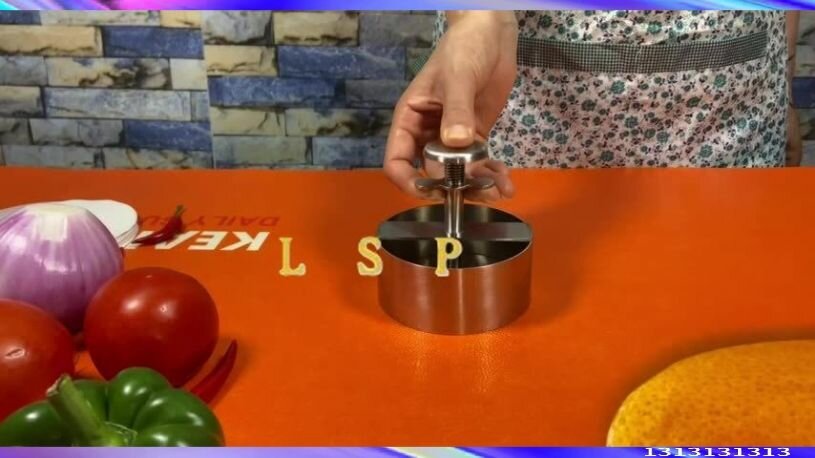 Эксклюзивная металлическая котлетница 80 мм используется для формирования бифштексов, бургеров и котлет, а также для сервировки пюре, салатов и риса