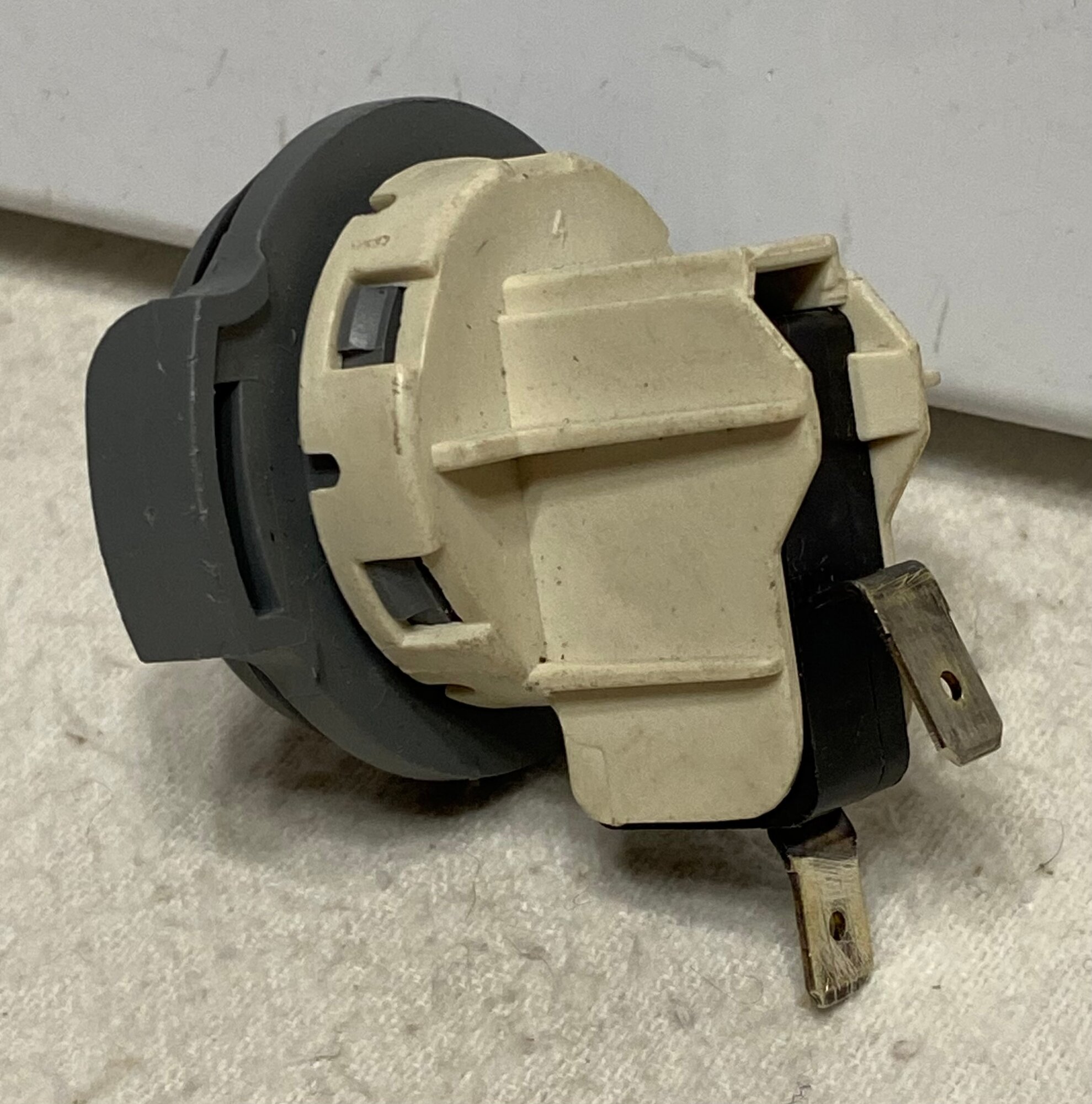 Датчик уровня воды/давления (прессостат) для посудомоечной машины Gorenje (Горенье), Midea (Мидеа), Hansa (Ханса), Candy (Канди), Maunfeld (Маунфилд), Zigmund & Shtain (Зигмунд энд Штайн), Weissgauff (Вейсгауфф), Samsung (Самсунг) 385841