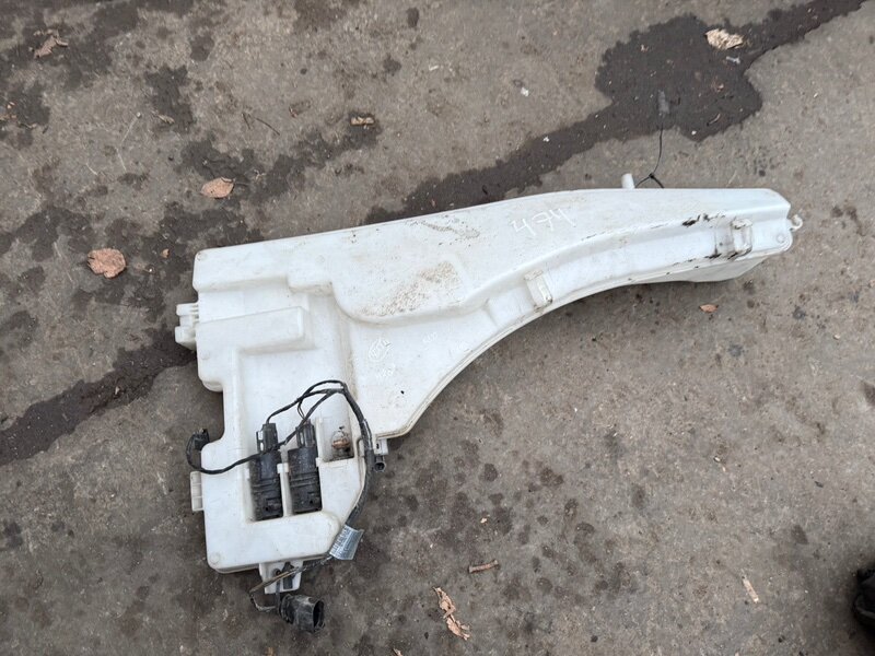 Бачок омывателя BMW X5 2 поколение 3.0 M57N2 2009 (б/у)