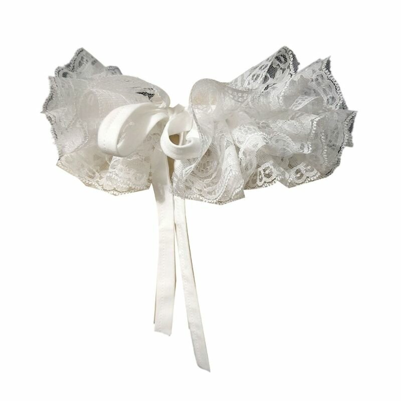 Пышный воротник с кружевными оборками и искусственным воротником