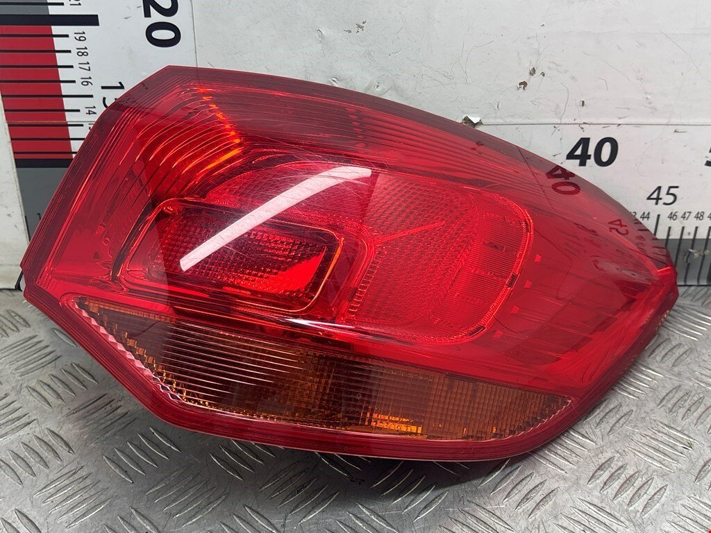 Фонарь задний правый Opel Astra J 13351023 арт. 2214321