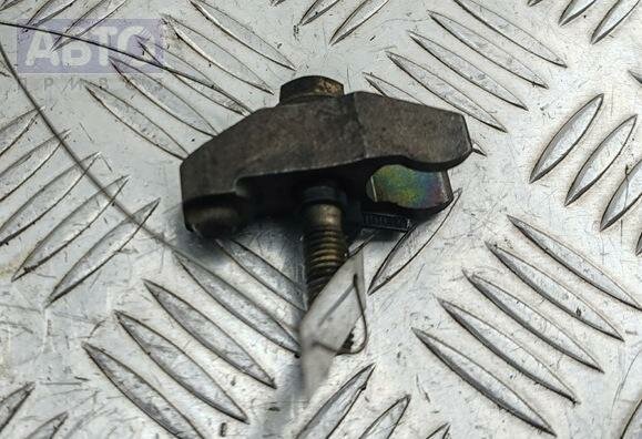 Скоба (кронштейн) крепления форсунки Skoda Fabia mk1 (6Y) 1999-2009