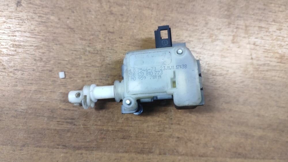 Активатор лючка бензобака Skoda Octavia 1Z0810773 1Z0810773