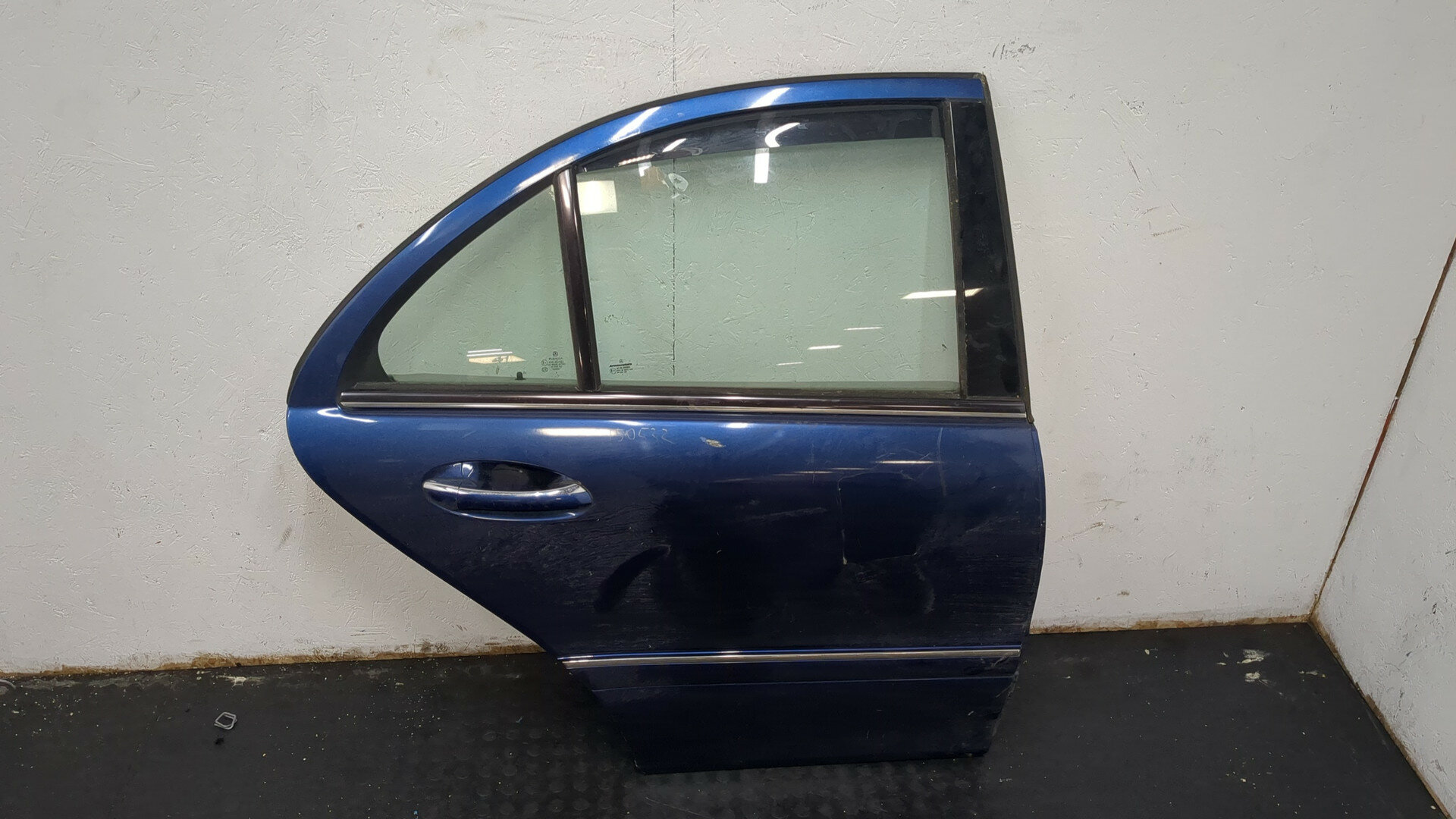Дверь боковая (легковая) правая задняя Mercedes C W203 Б/У