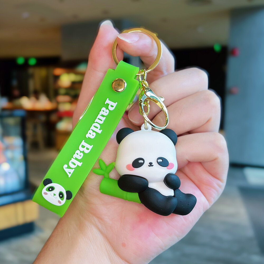 Брелок в виде мультяшной панды, держащей бамбук, милая кукла, аксессуар для рюкзака, украшение для автомобиля, мобильный телефон второго поколения, бамбуковая панда в лежачем положении.