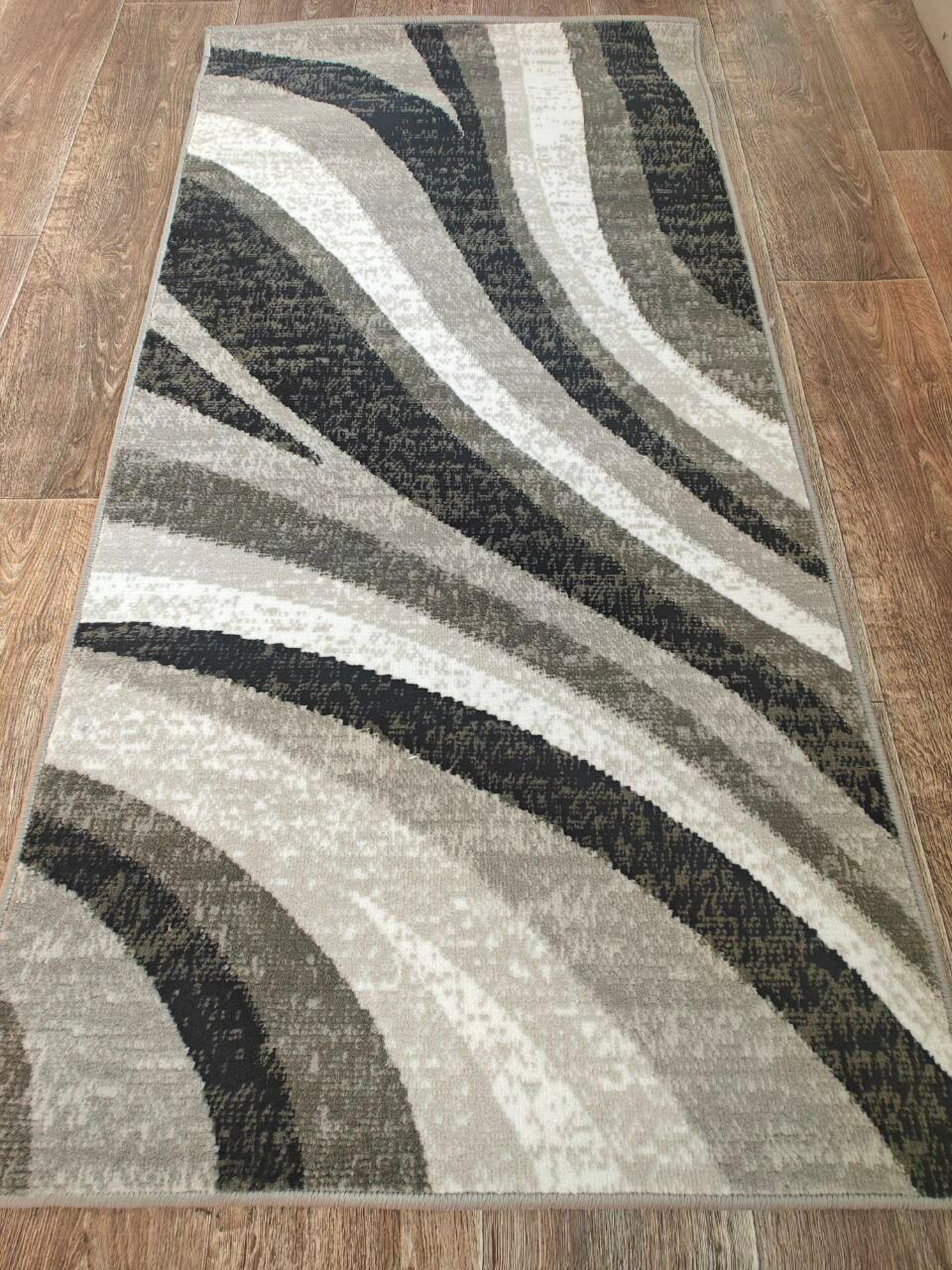 Коврик прикроватный серый на основу нанесен латекс и не скользит размер 80 на 150 прямоугольный формы