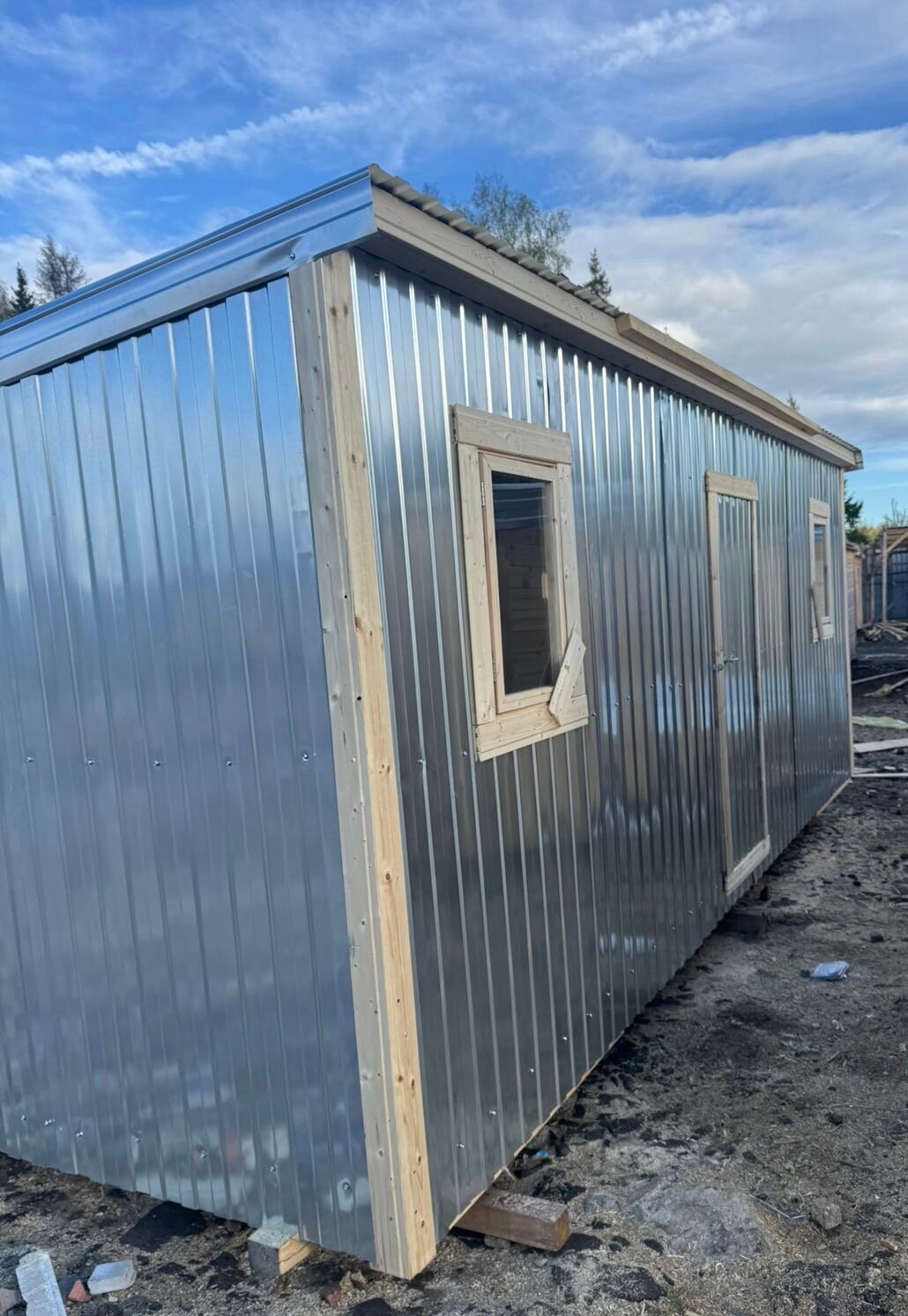 Бытовка-распошонка утепленная, отделка снаружи профлистом, каркас дерево с доставкой, 6x2,3м