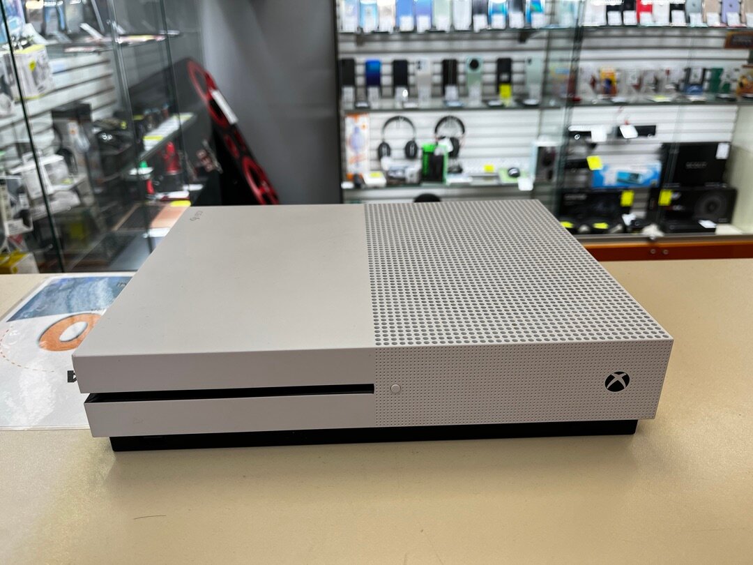 Игровая приставка Microsoft Xbox One S, Blu-ray, 500GB, белый + геймпад, Б/У, Уценка