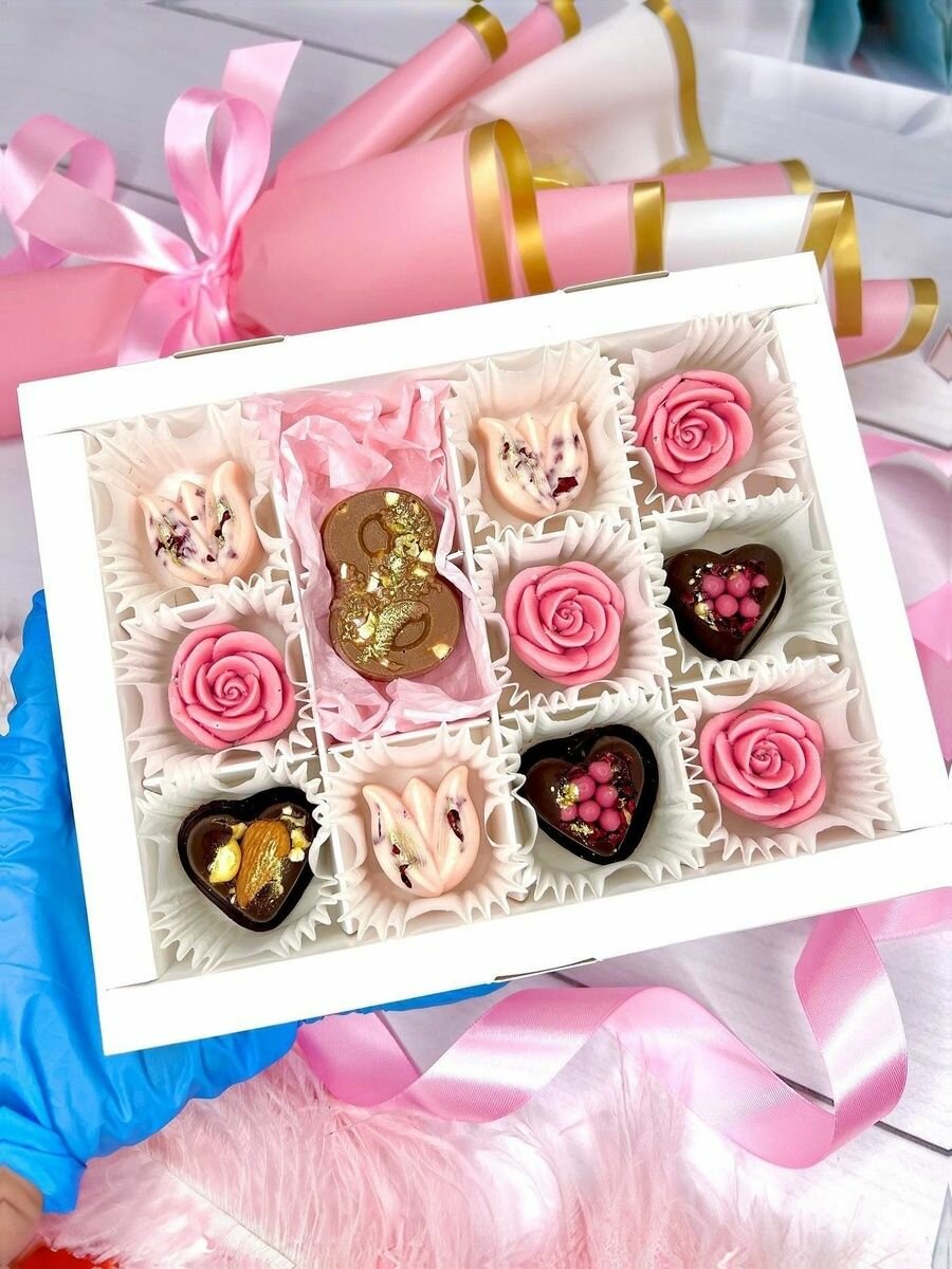 Конфеты в подарок на 8 марта ShokoTrendy Сердца и шоколадные цветы в коробке, 142г