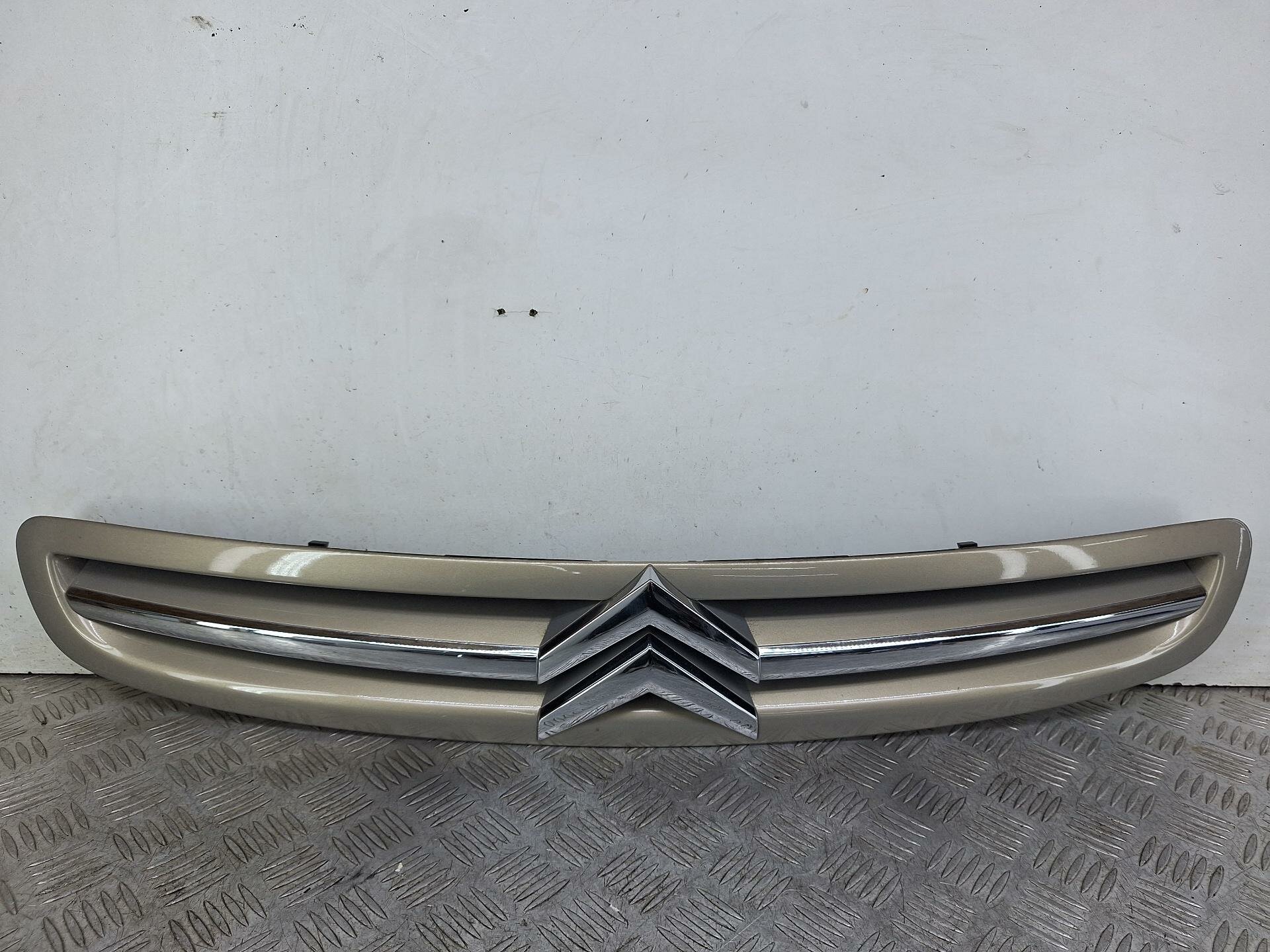 Решетка радиатора Citroen Xsara Picasso 2004 9650059677