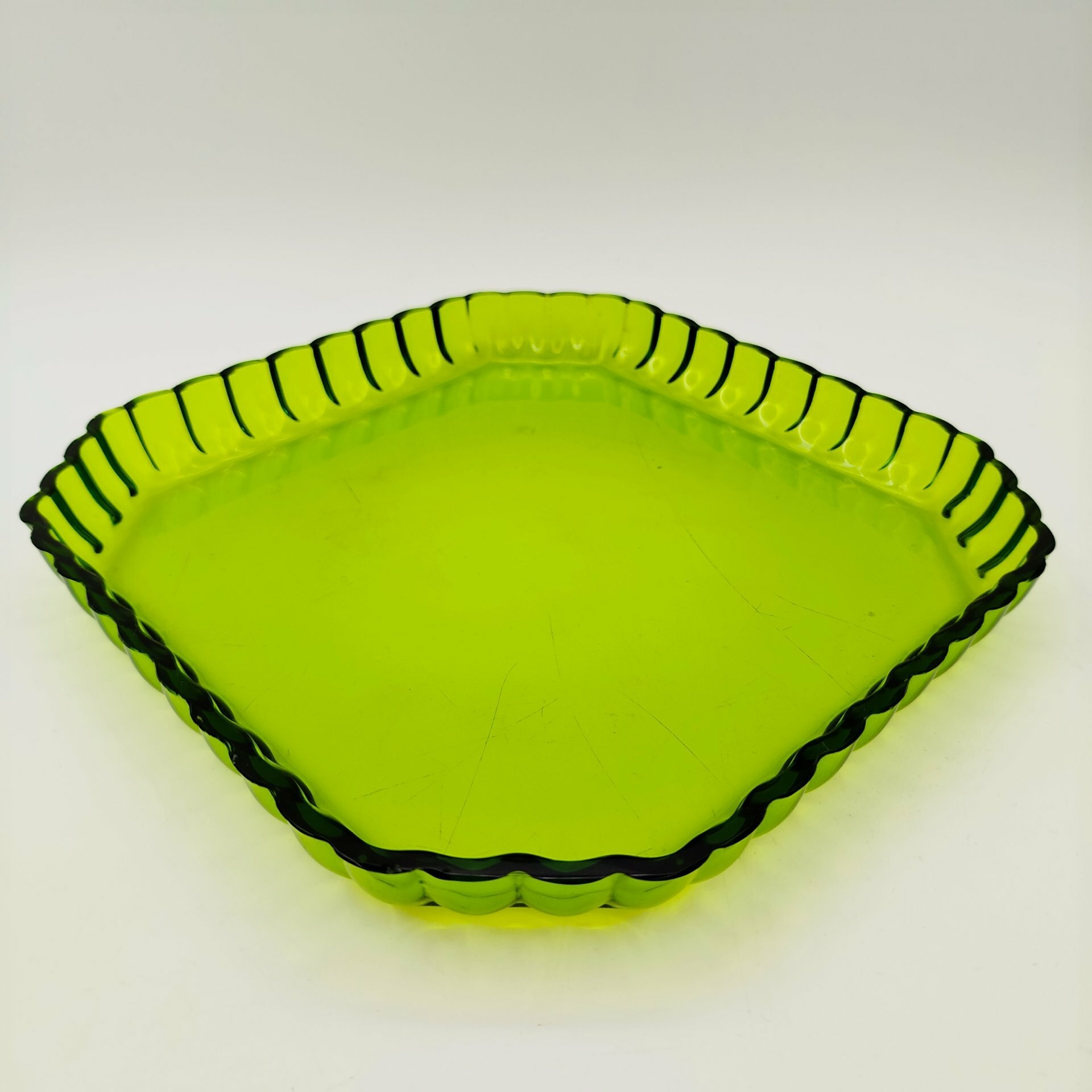 Поднос (блюдо) зеленого цвета, стекло, Западная Европа, 1950-1980 гг.