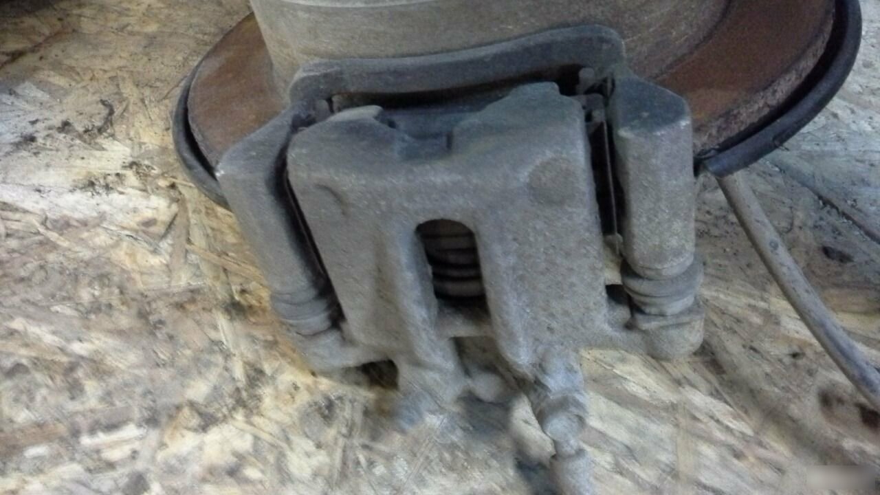 Суппорт передний левый правый Тойота Королла Е120 4775002100 4773002100 47750-02110 4773002110