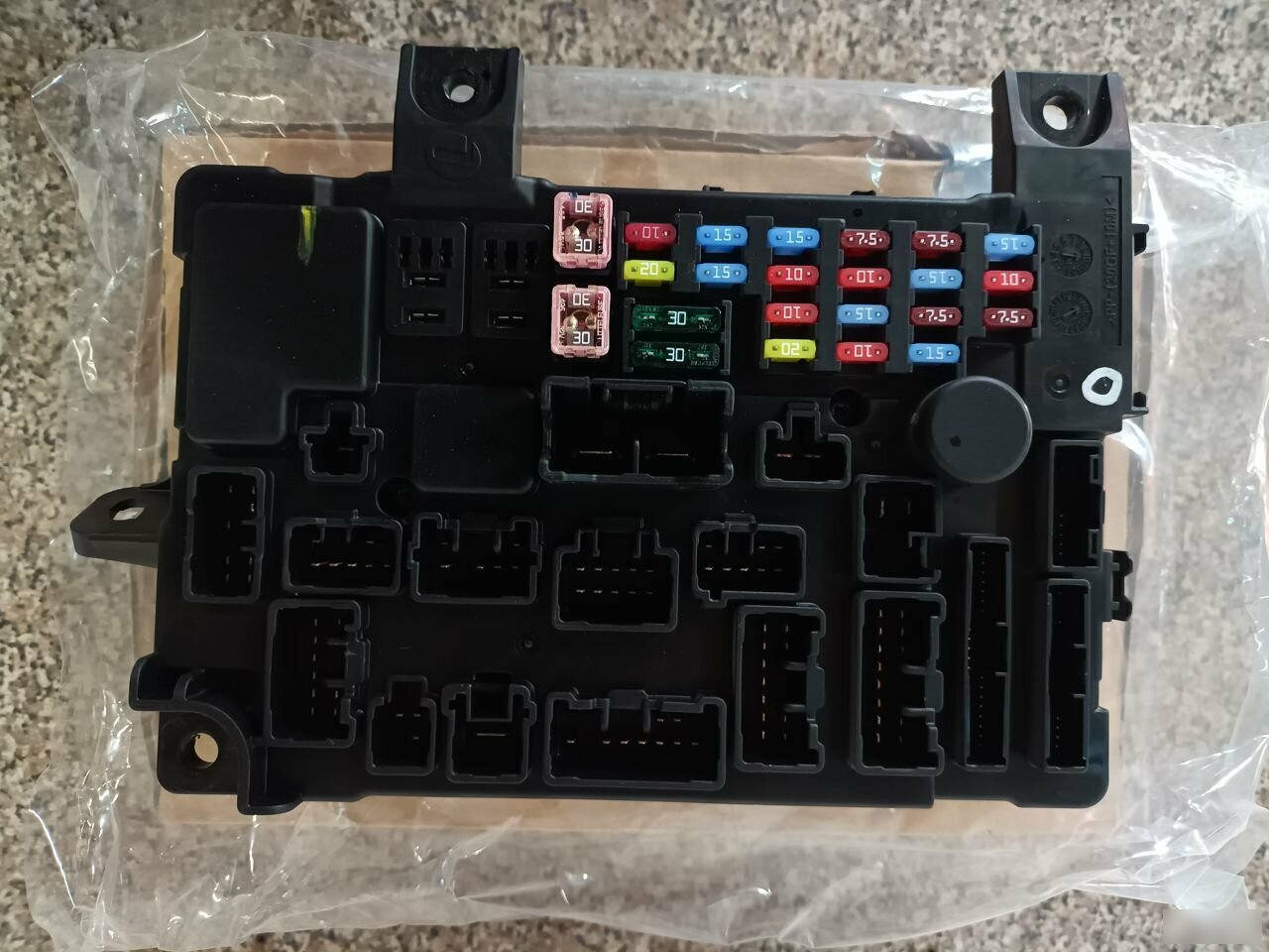 Блок предохранителей Митцубиси Аутлендер Mitsubish 8637А888 8637А890