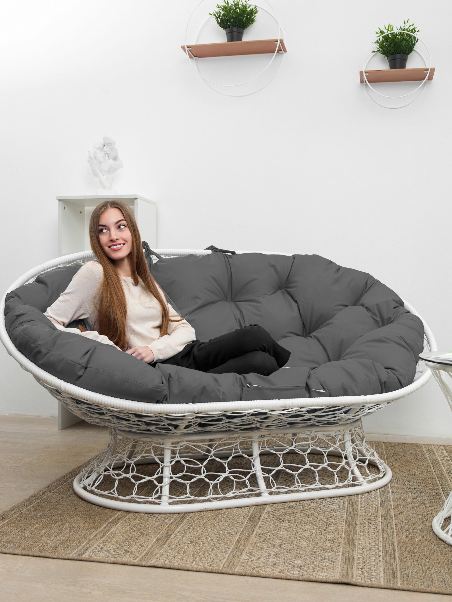Диван мамасан с ротангом белый, серая подушка