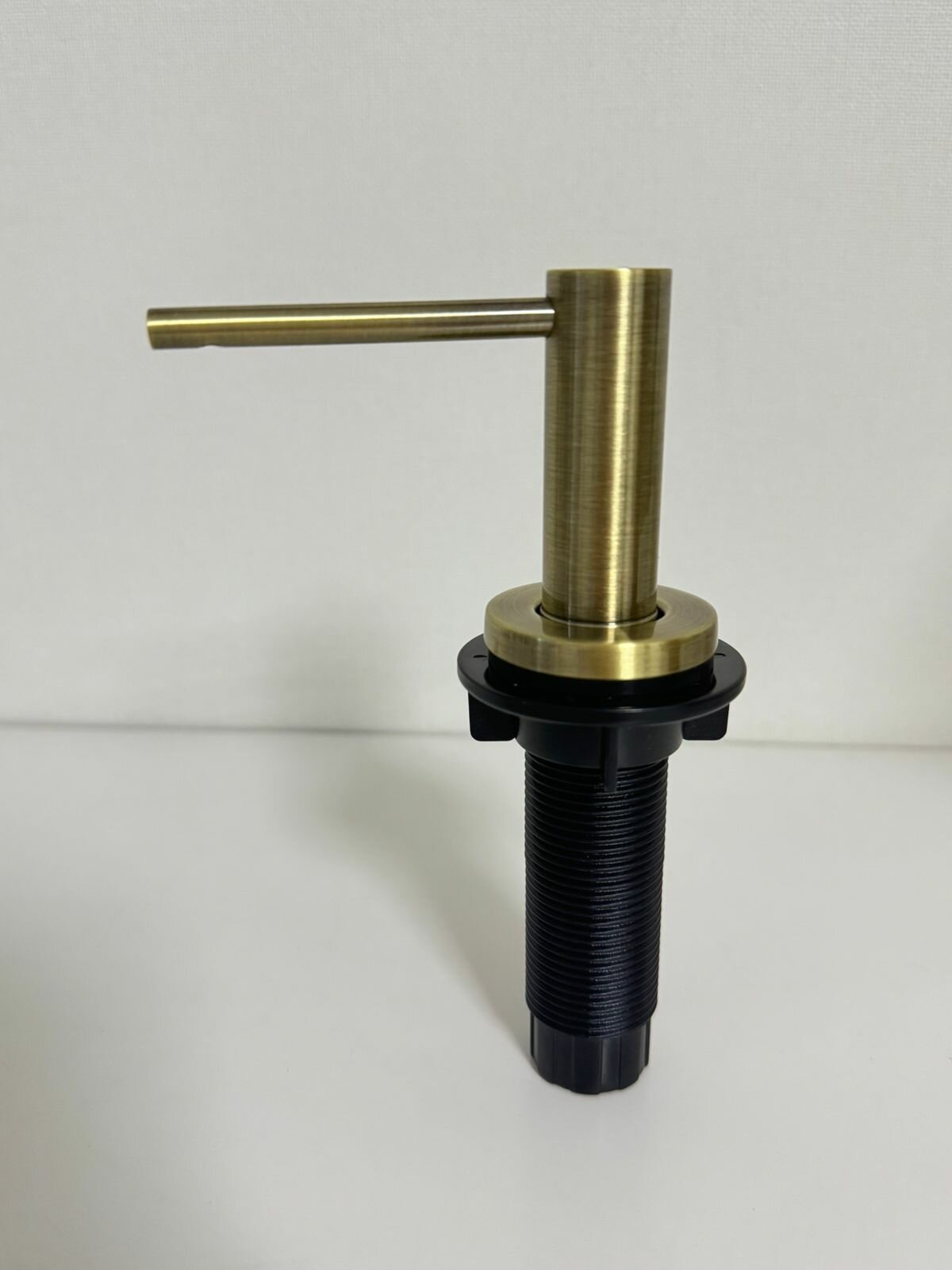 Дозатор для моющего средства встраиваемый на кухню, врезной, бронза со шлангом