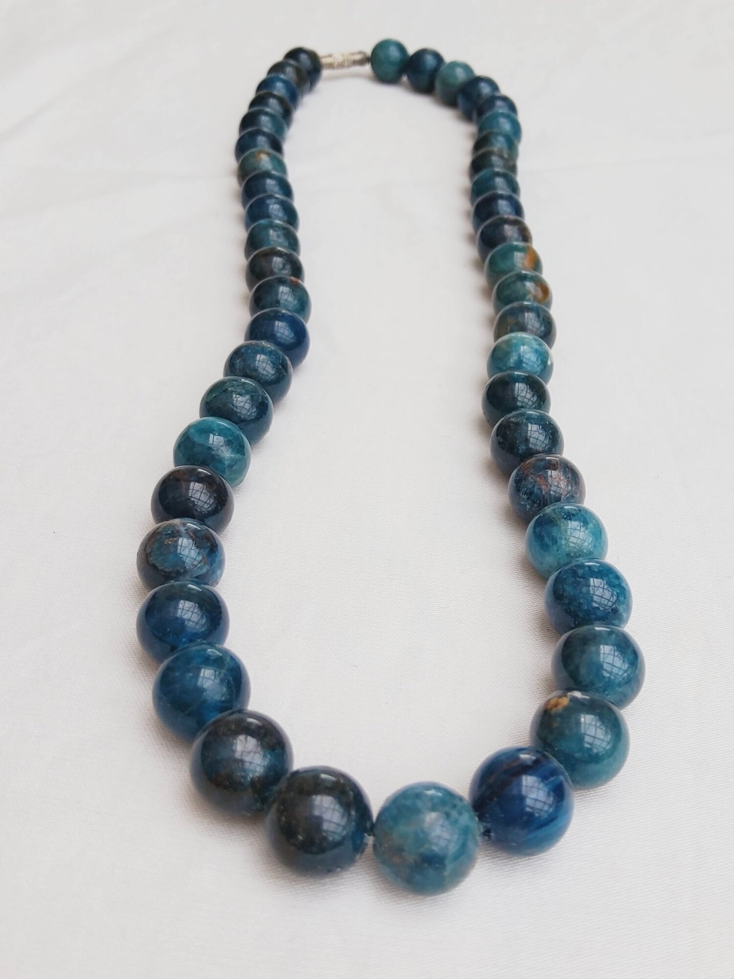 Бусы, апатит