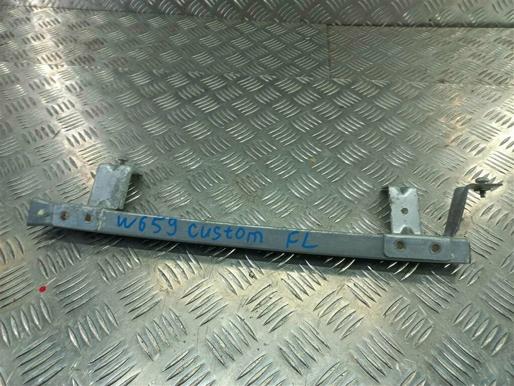 Направляющая стекла двери Б/У для MERCEDES-BENZ Sprinter W906 (2006—2019) 1772050