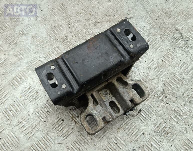 Подушка крепления двигателя Volkswagen Bora