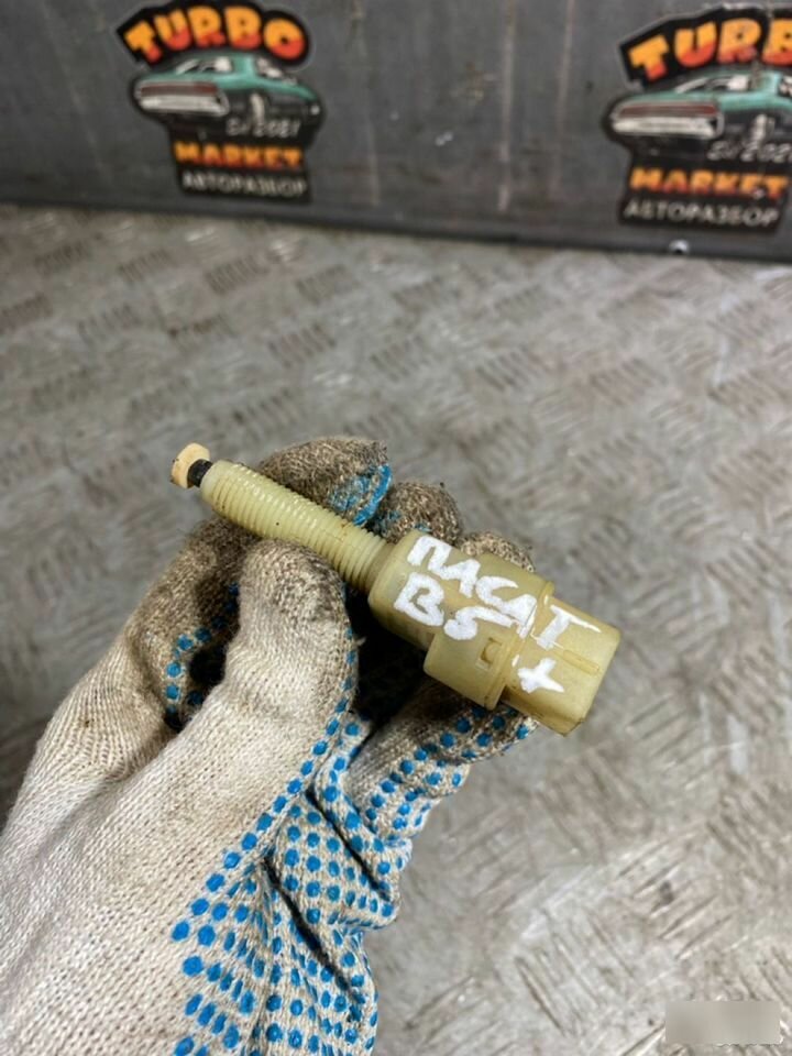 Датчик стоп-сигнала Volkswagen Passat B5+ 4A0945515A