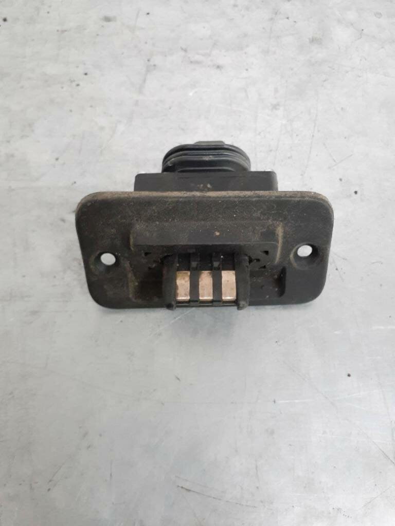 Выключатель концевой (концевик) Volkswagen Caddy 3 2005 2K0907436