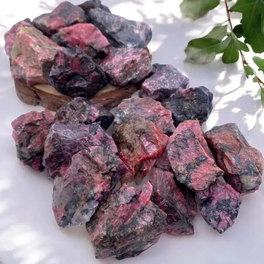 Родонит, необработанный кристалл, 50-55g (1-3шт)
