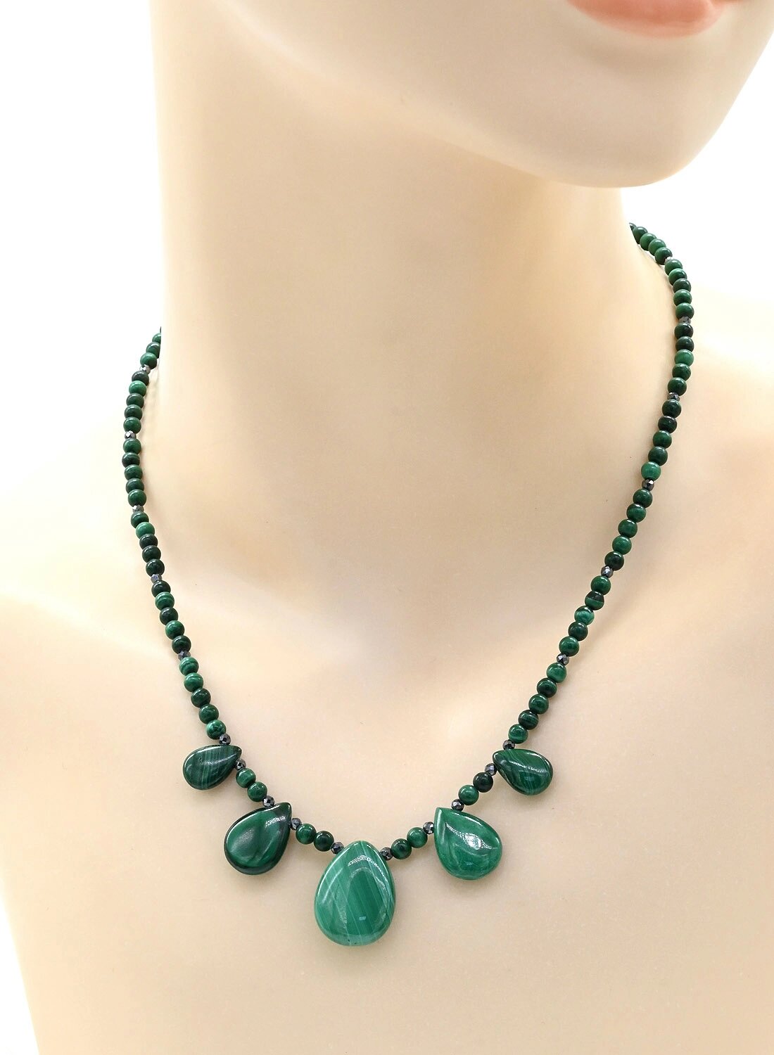 Колье, малахит